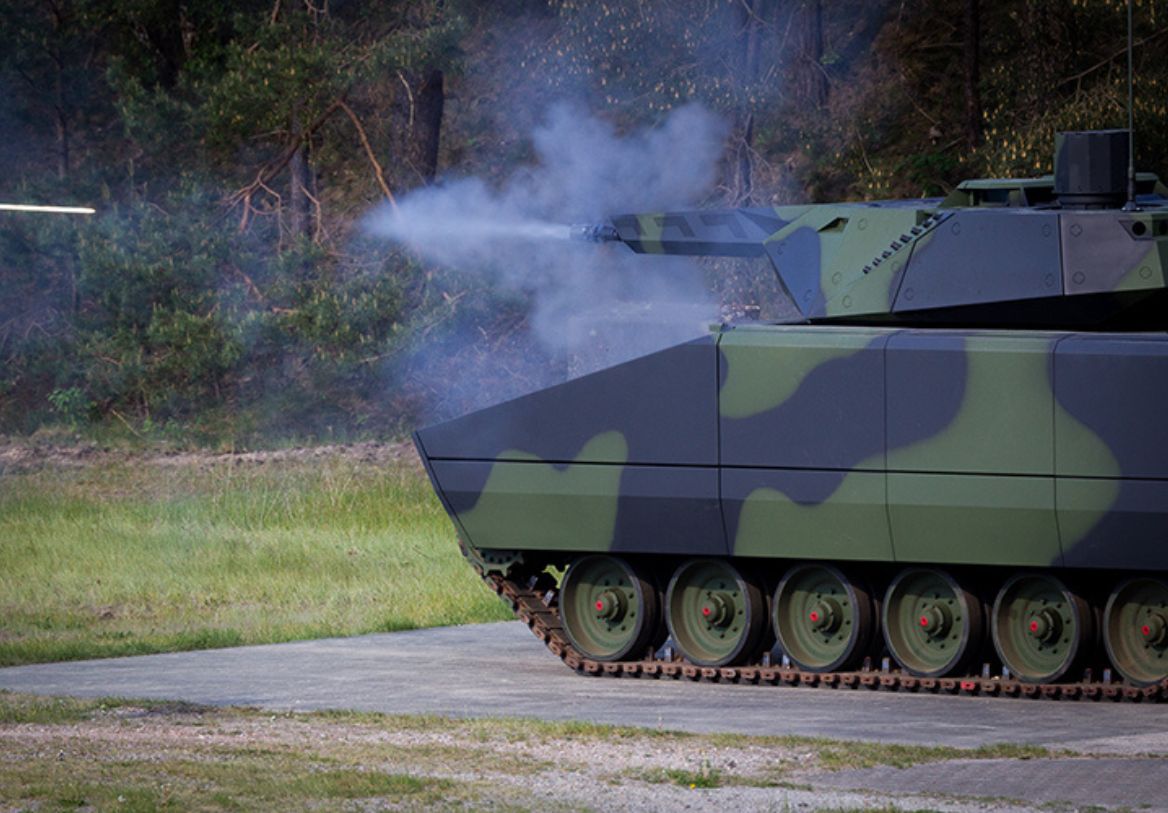 Rheinmetall hands over first Lynx infantry fighting vehicle to NATO ...