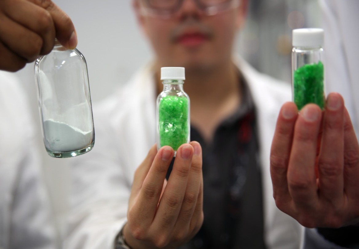 Researchers lead the charge with new plastic recycling technology ...