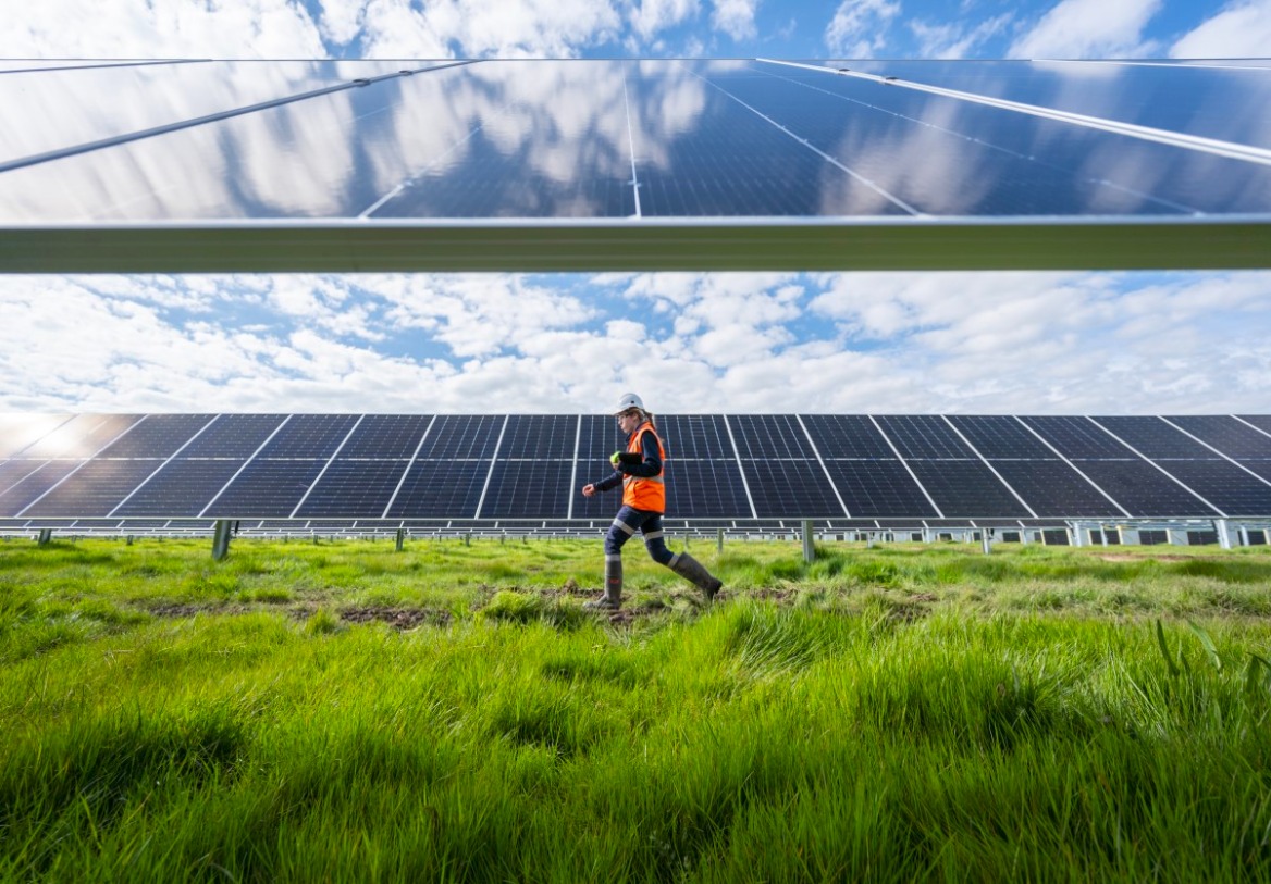 Glenrowan solar farm achieves maximum capacity powering 45,000 homes ...