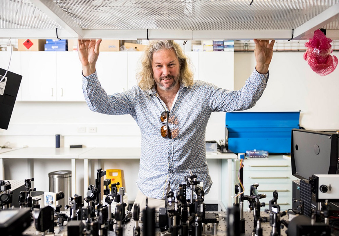 UNSW scientists use magnetic fields to unlock solar cell potential ...